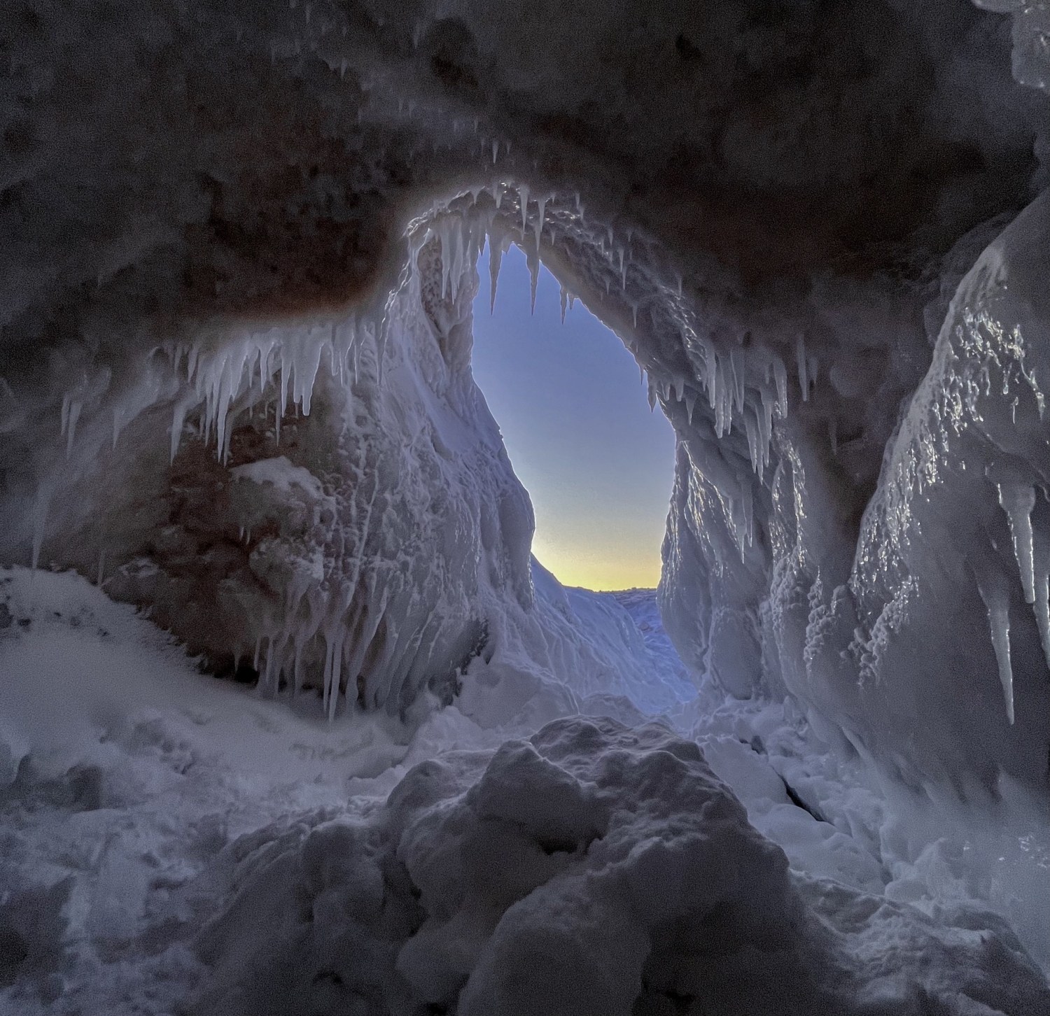 Empire Beach Ice Caves – Leelanau.com